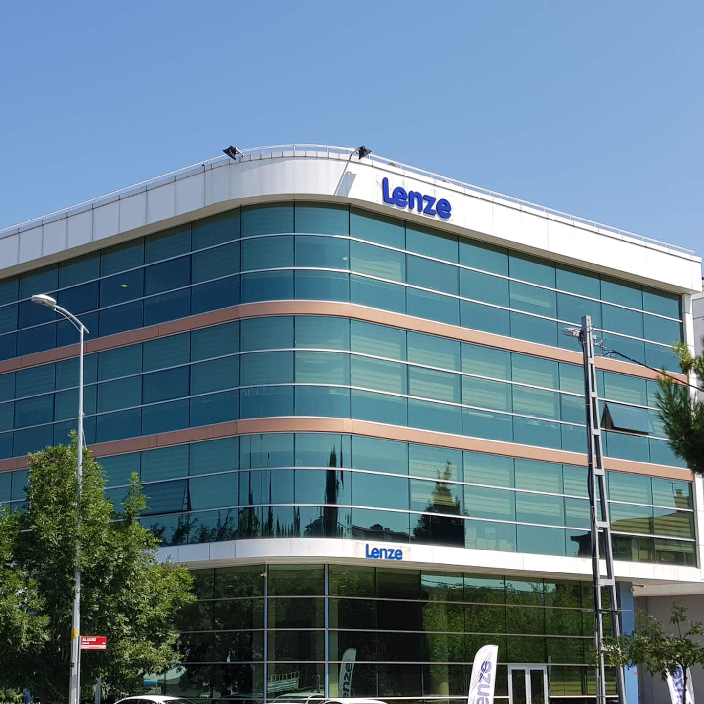 电机 - Lenze 在中国. 意致远 行至简